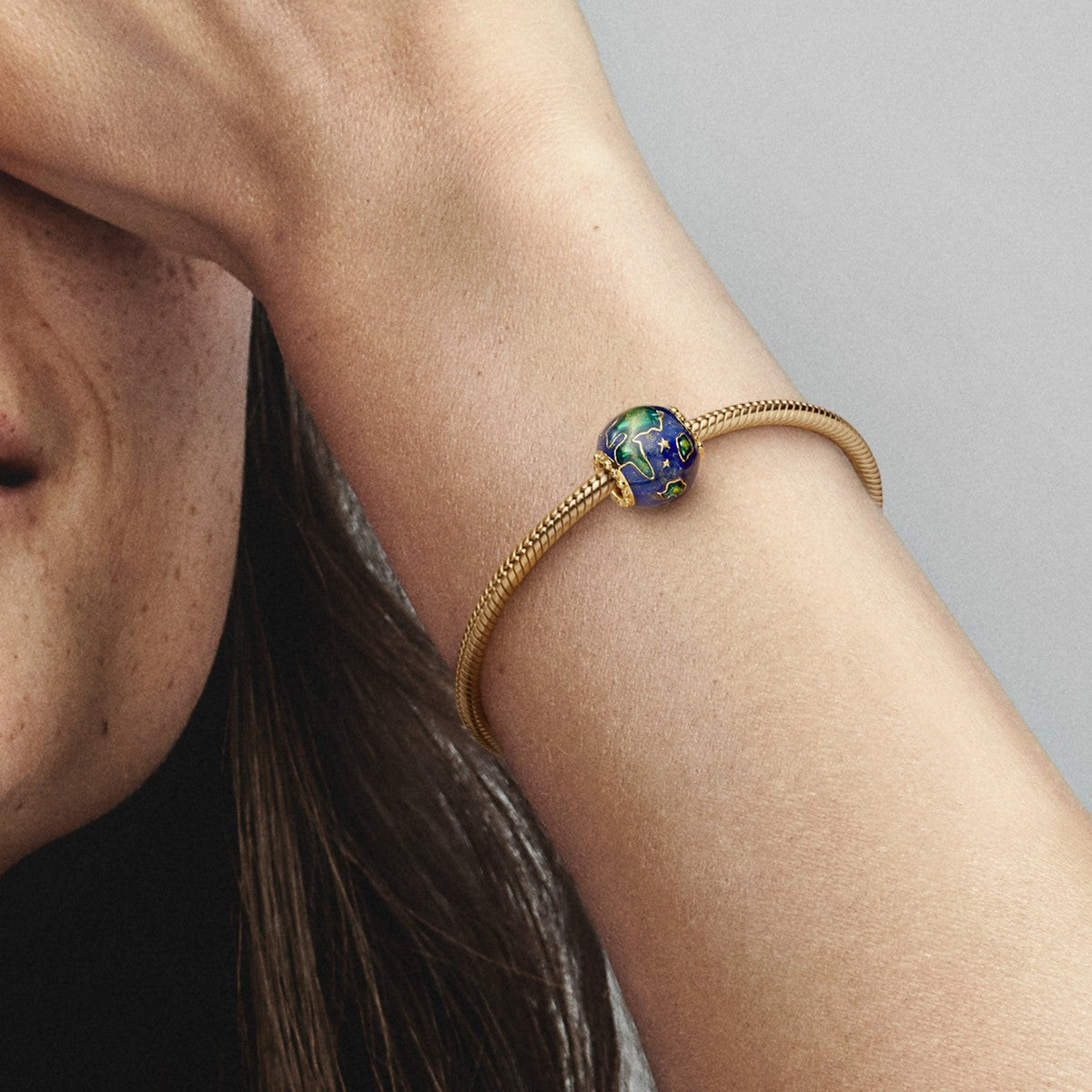 Pandora Aarde Charm 14k Verguld – Blauw & Turquoise Glitter Emaille ...